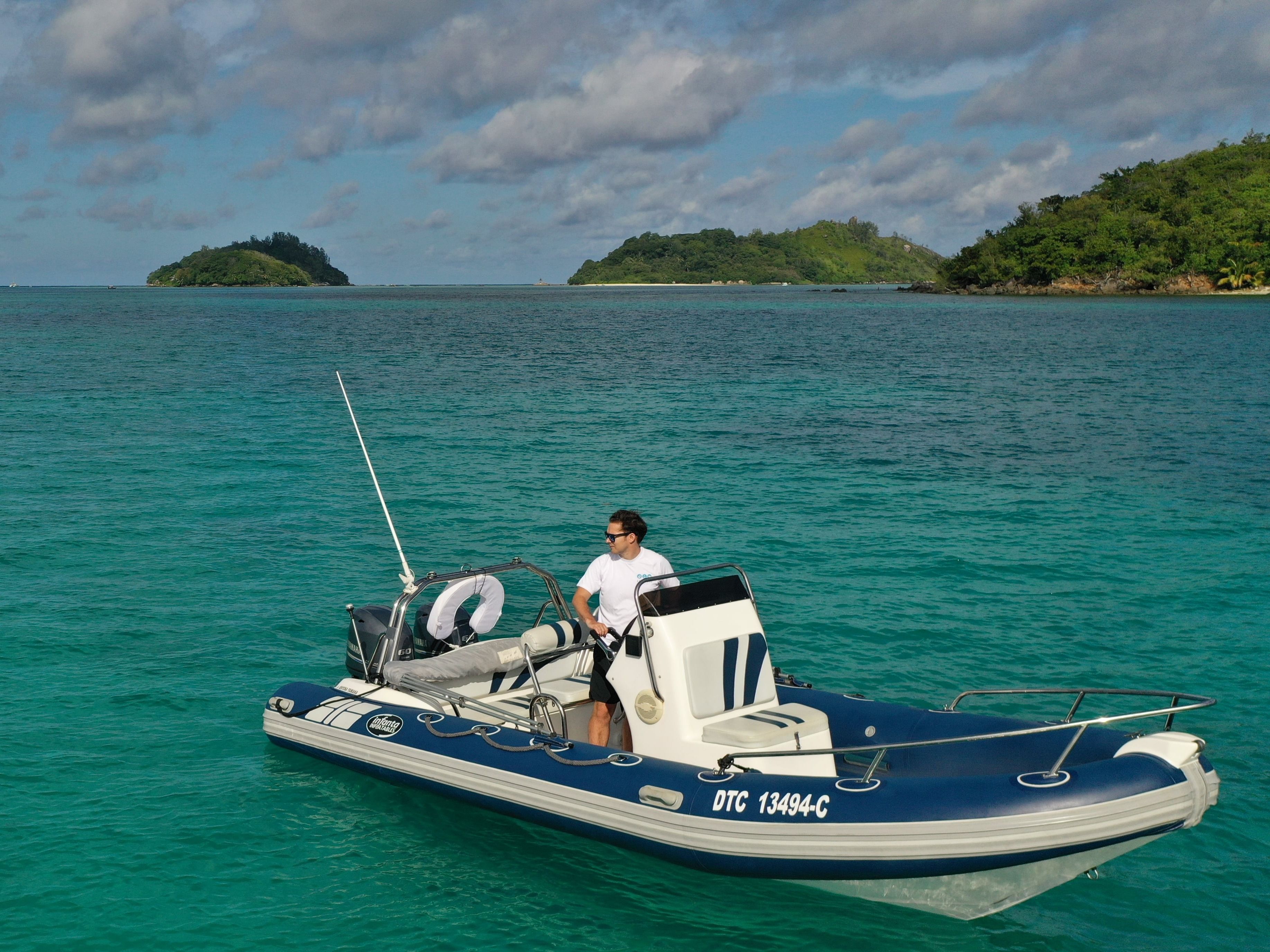Hire RIB Icarus in Eden Island